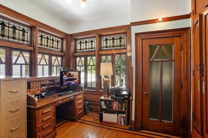 Historic Centanni home, once site of lavish Christmas displays, hits ...