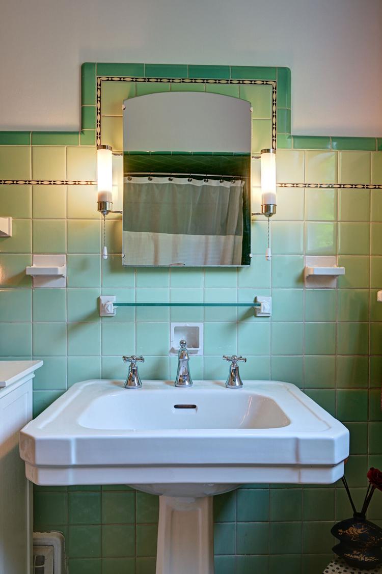 Love or hate them? '50s tile bathrooms of yellow, pink, green or blue ...