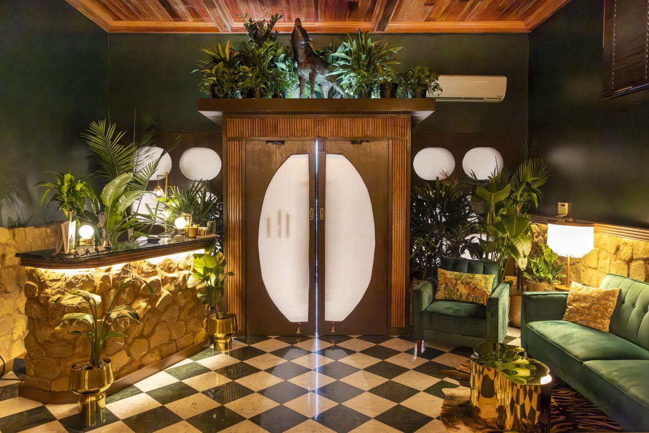 Inside the Husky restaurant in Uptown New Orleans LA | Where NOLA Eats ...