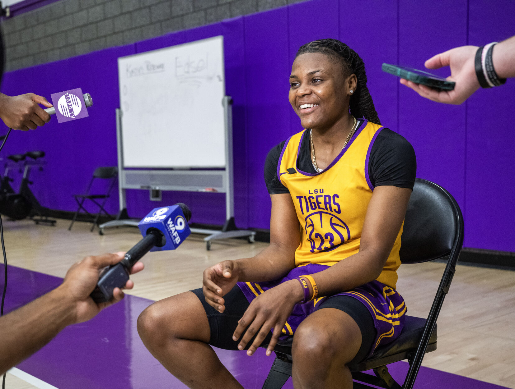 Why LSU's MiLaysia Fulwiley 'needed to leave' her hometown | Womens ...