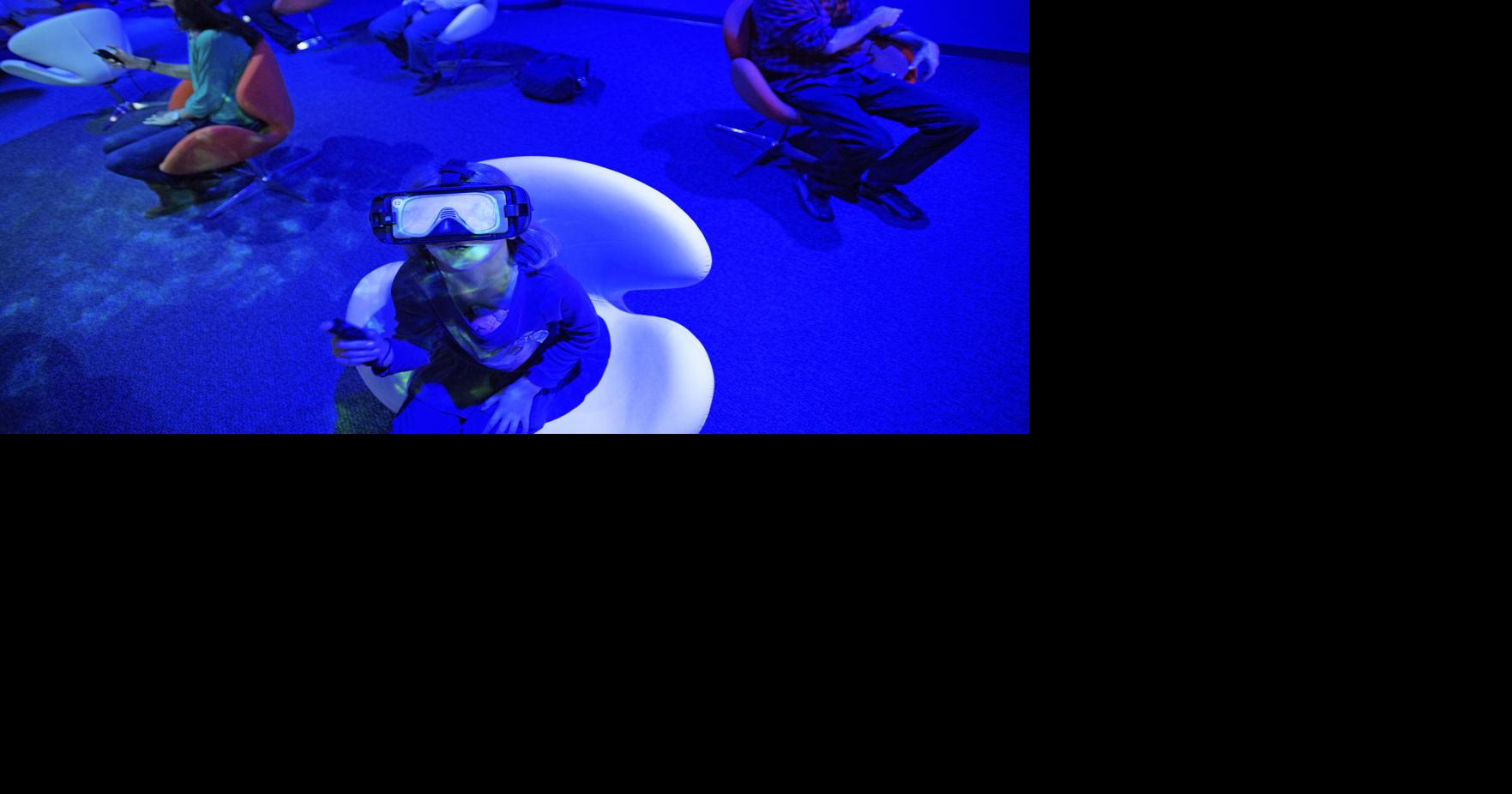 Photos: A virtual reality experience lets visitors dive into a coral ...