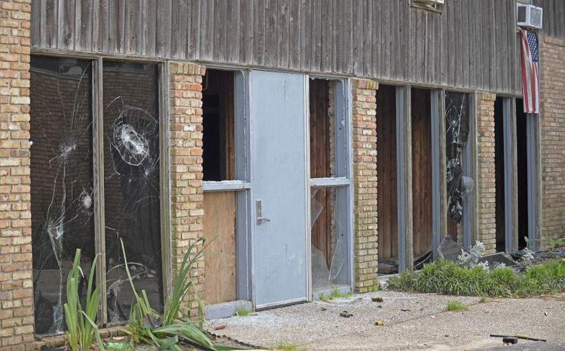 Photos, video show smashed windows, scattered furniture at Acacia frat ...