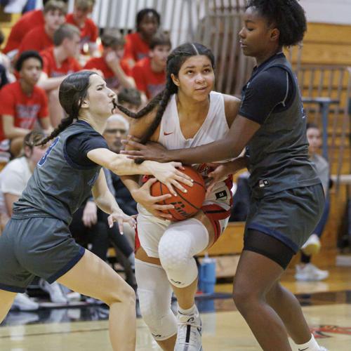 Brooklynne Callahan hits 1,000 points as Fontainebleau cruises to ...