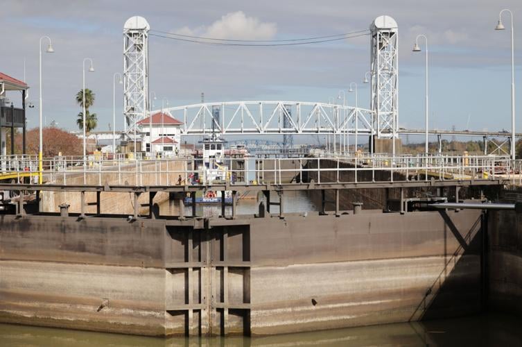 Controversial plan to replace New Orleans canal lock revived ...