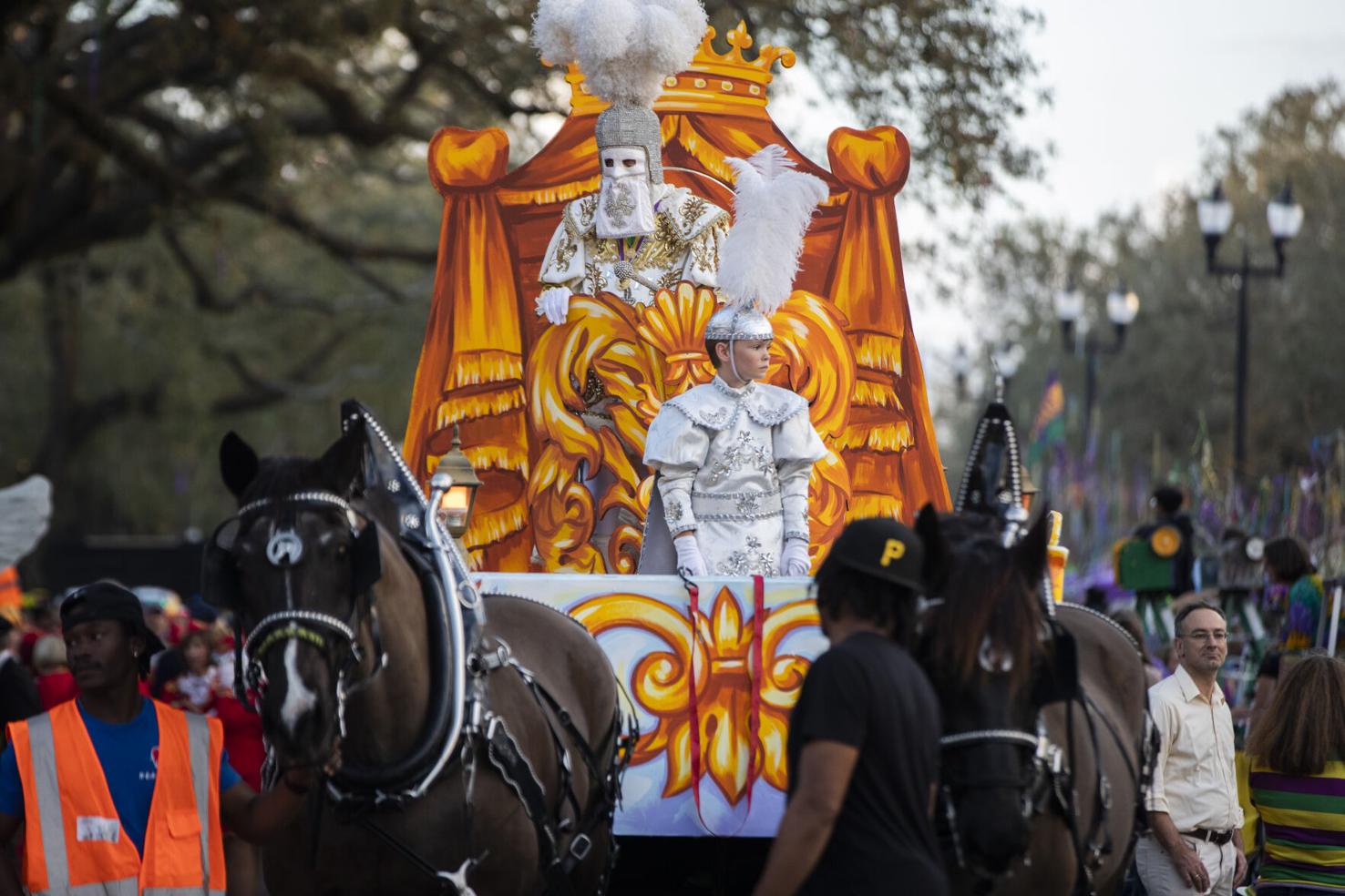 Photos: 330 Knights of Babylon roll on 27 floats on the uptown parade ...