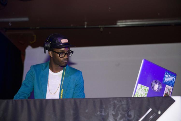 dos equis dress code