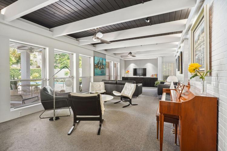 $1.5M Lakeshore West home retains original midcentury glory ...