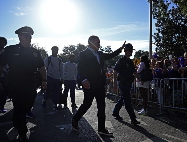 Live: LSU football takes on undefeated Tennessee in a crucial SEC ...