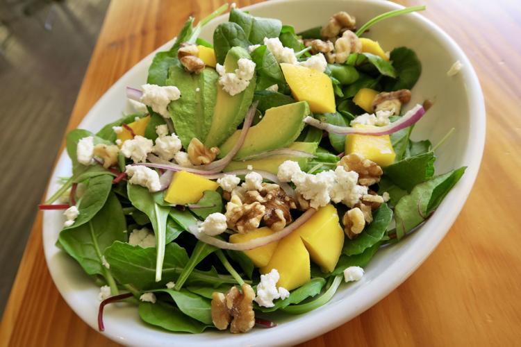 Eating on deadline: for a CBD lunch on the go, these quick picks still ...