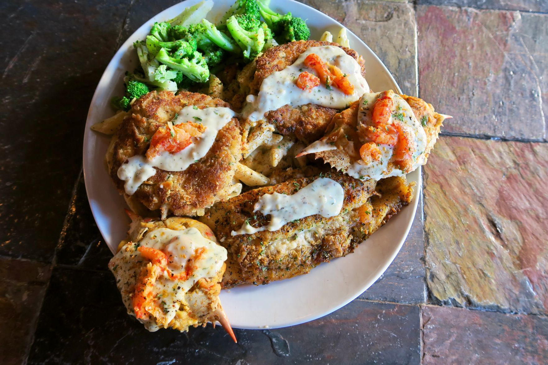 Peewees crab cakes store