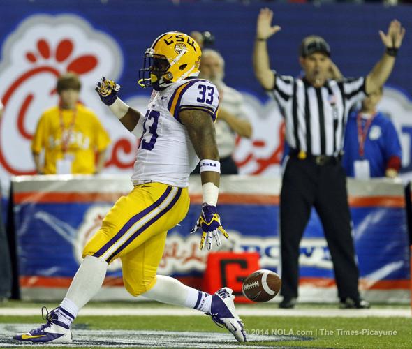 Former LSU running back Jeremy Hill signs rookie contract with ...