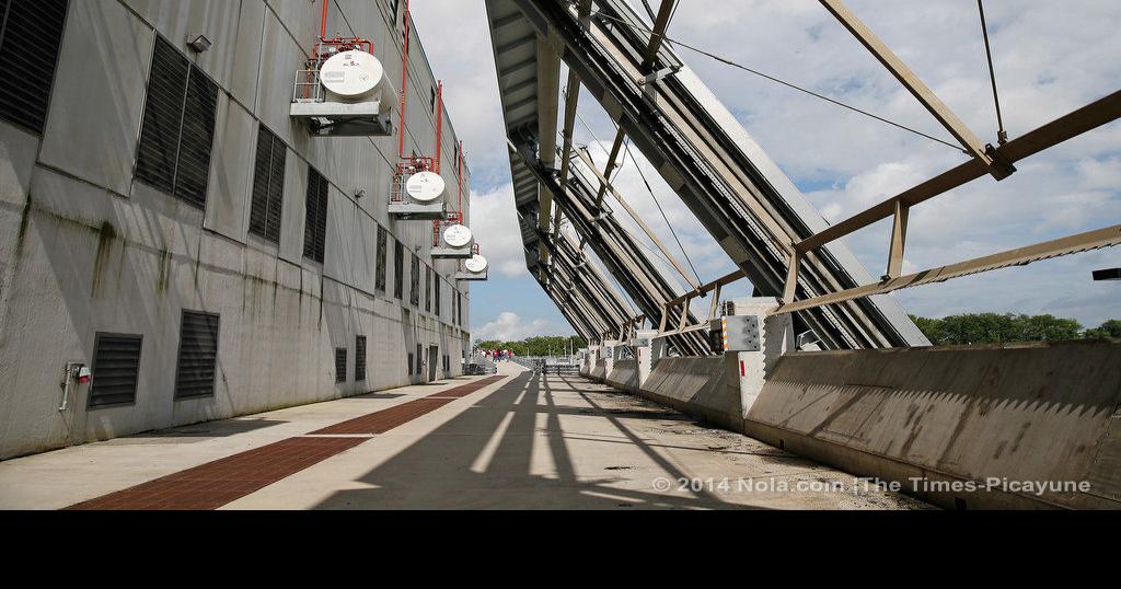 West Bank levee authority looks for millions to finance interim ...