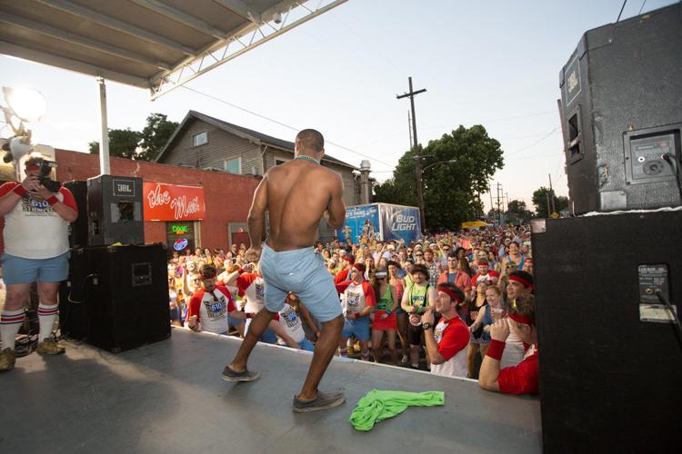 610 Stompers 5th annual Ball Crawl turns back time to be 'Saved by the ...