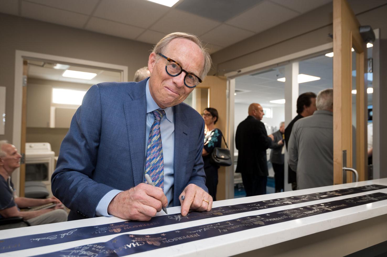 Sponsored: Dr. Paul Harch uses hyperbaric oxygen therapy | Sponsored ...