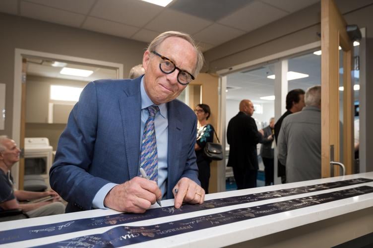 Sponsored: Dr. Paul Harch uses hyperbaric oxygen therapy | Sponsored ...