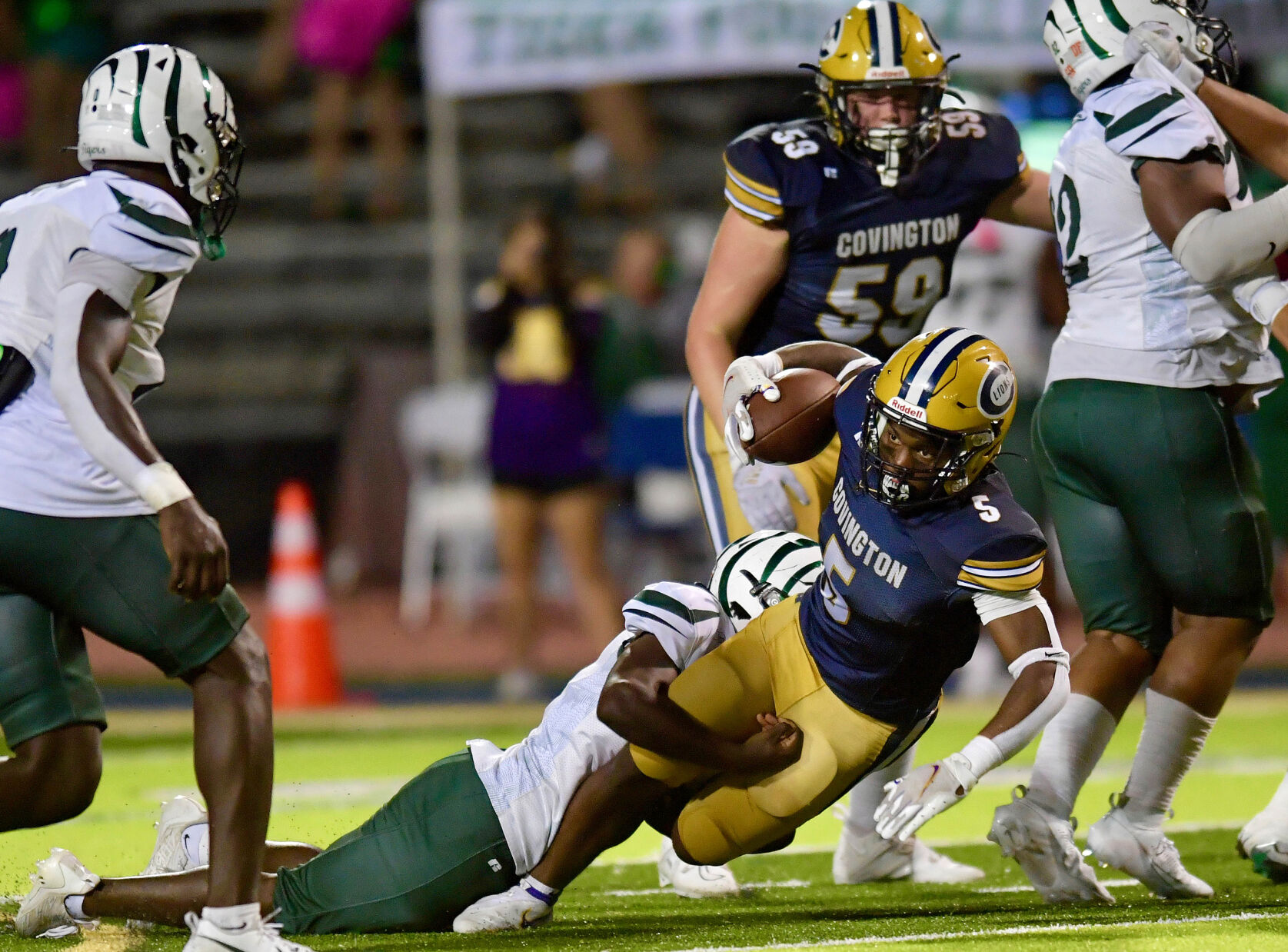 Late defensive scores power Slidell's 33-19 district win at Covington ...
