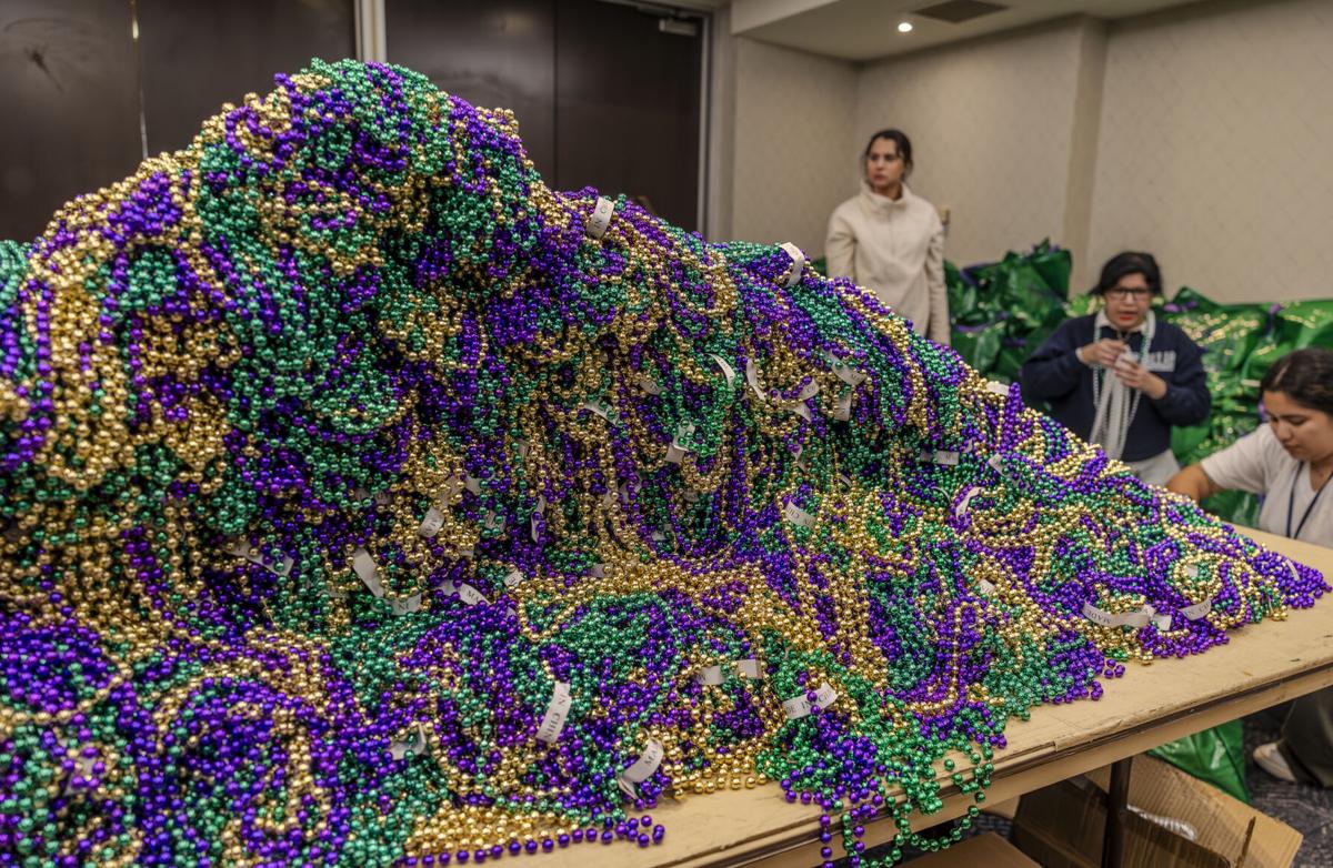Hotels to host recycling bins for Mardi Gras beads | News | nola.com