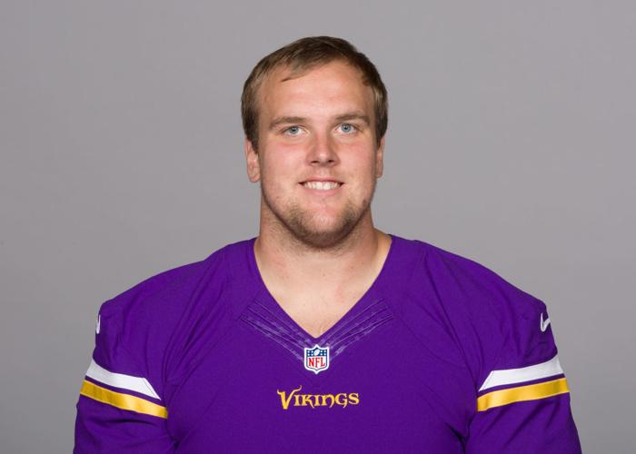 Saints sign former Vikings offensive lineman Nick Easton to replace Max ...