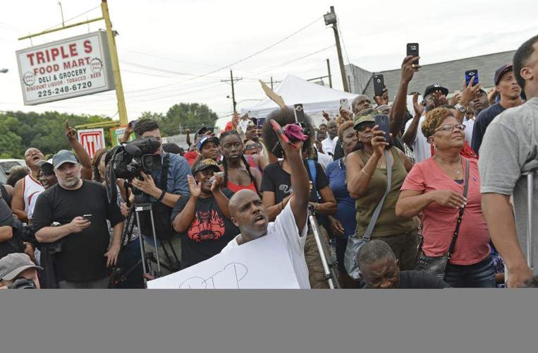 'I’m so outraged,' crowd at Baton Rouge prayer vigil for Alton Sterling ...