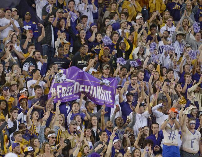 'Free Devin White' movement takes to sky with banner over Tiger Stadium ...