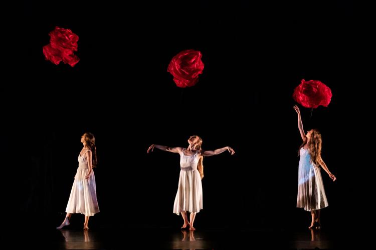 MOMIX 'Alice' ballet goes down a rabbit hole of dance | Arts | nola.com