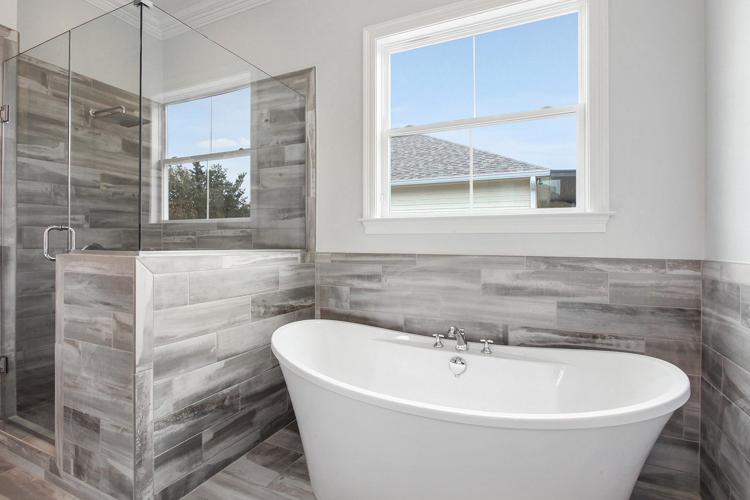 Historic Centanni home, once site of lavish Christmas displays, hits ...