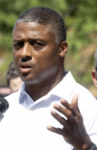 Ex-NFL star Warrick Dunn blasts 2015 Clarence Thomas remarks | Courts ...