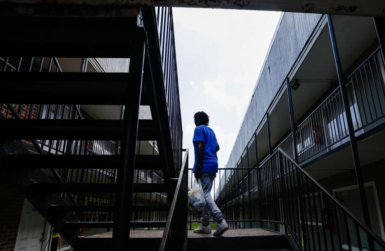 Residents return to fire-damaged Gentilly Ridge Apartments | News ...