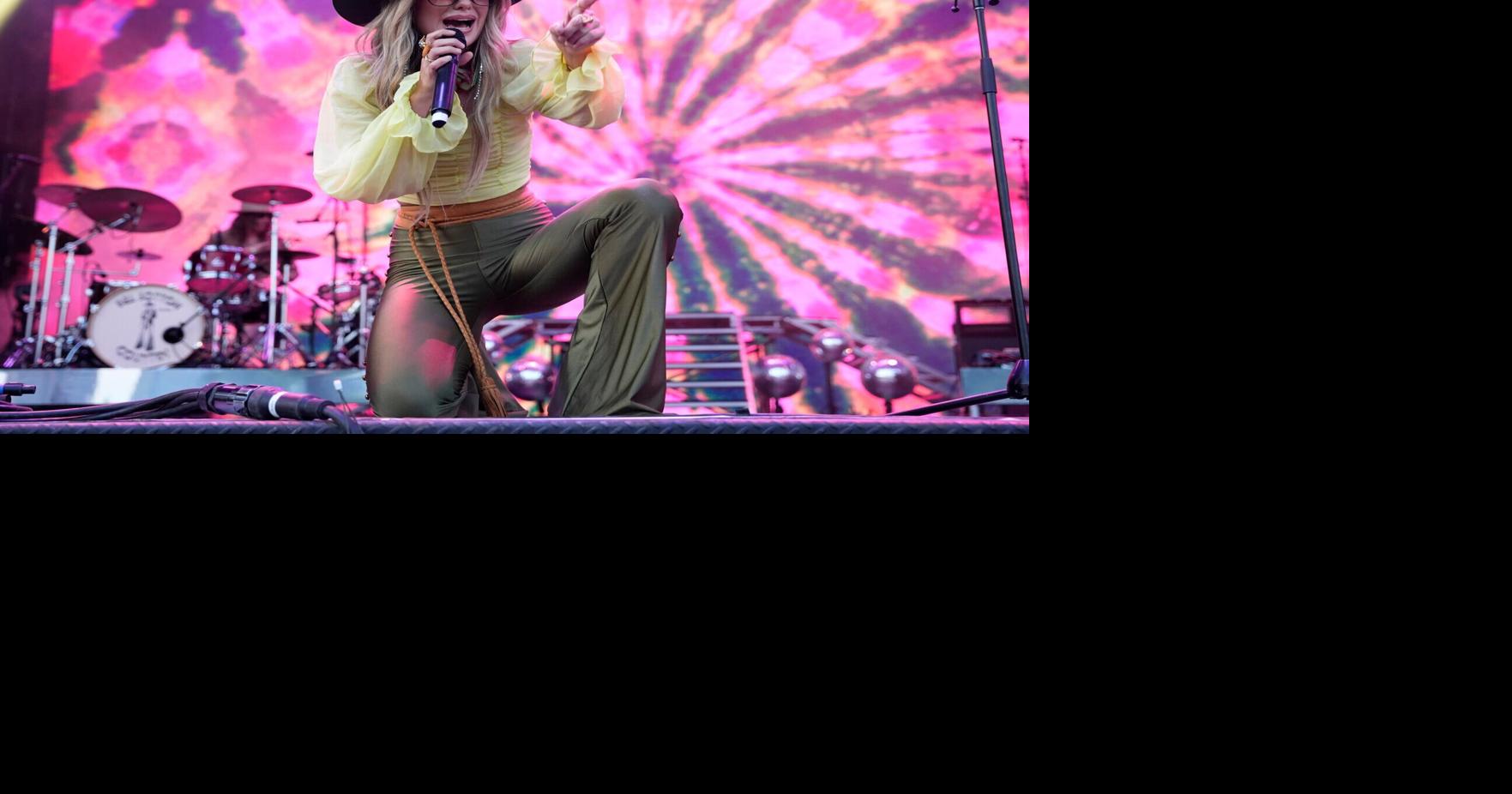 Don's miss Lainey Wilson, Peyton Manning on tonight's CMAs ...