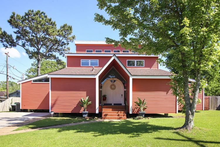 A home by architect Albert Ledner: Real estate roundup for River Ridge ...