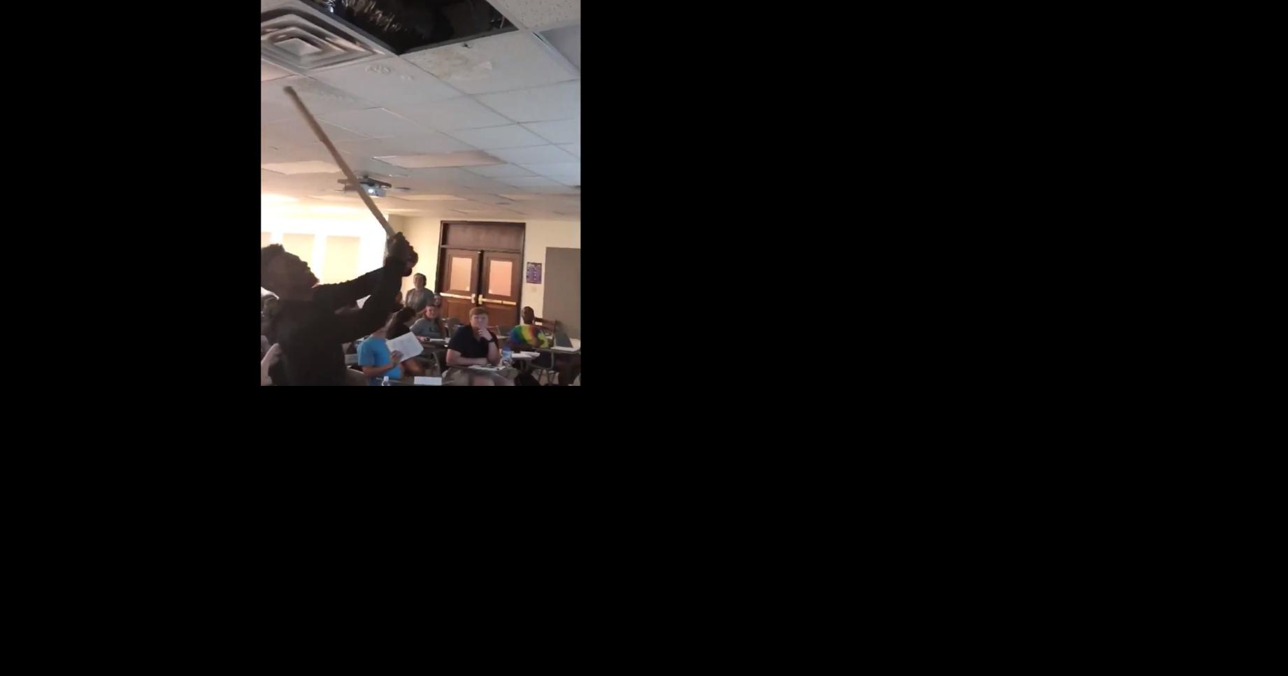 Jonathan Giles might've already won over LSU fans -- after swatting ...
