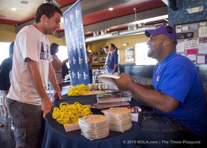 Former LSU star Glen Davis makes a stop home to give something back ...