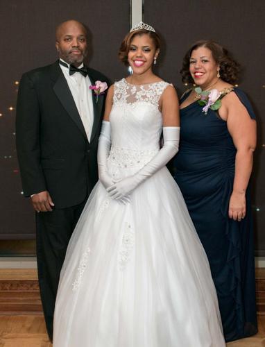 Original Illinois Club Queen Taylor Renee Harris enjoys a royal evening ...