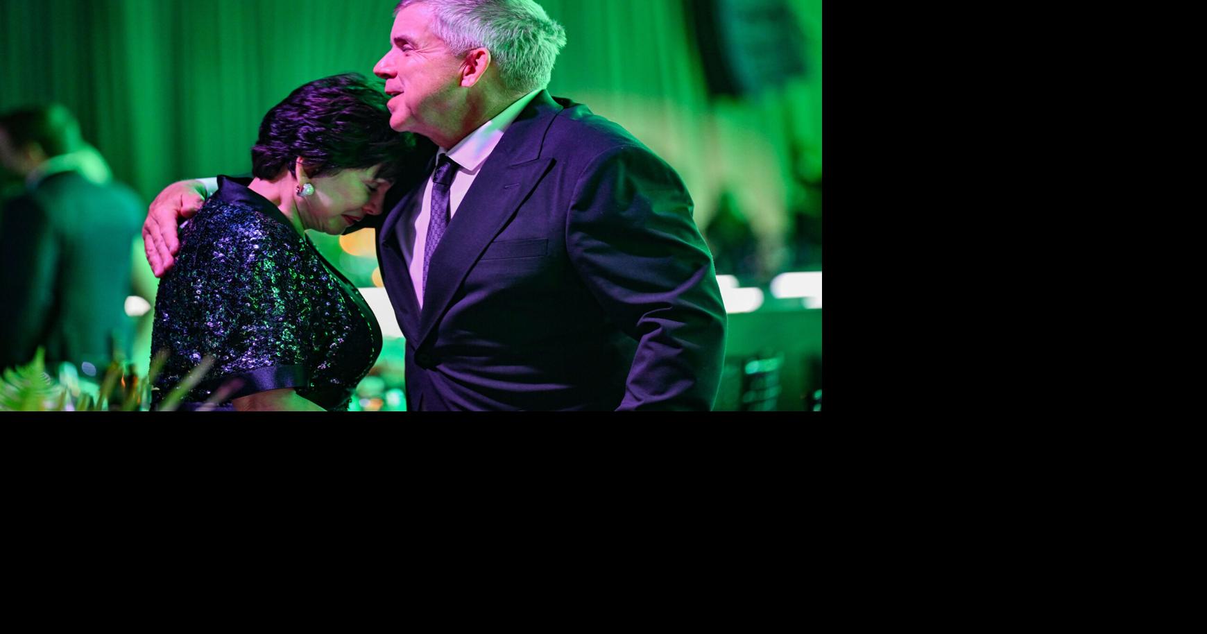 Lady Gaga, Tom Brady, Gayle Benson honor attack victims | Super Bowl ...