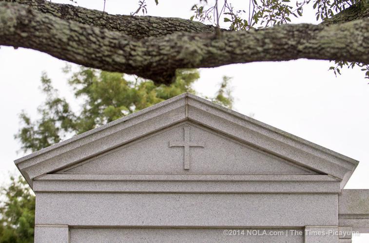 Grave thoughts: An artist finds inspiration at her family's neo ...