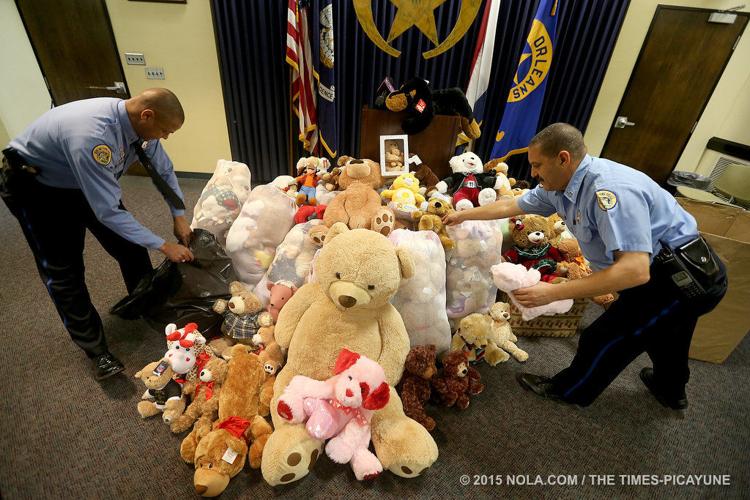 New Orleans Police Department receives donation of 500 teddy bears ...