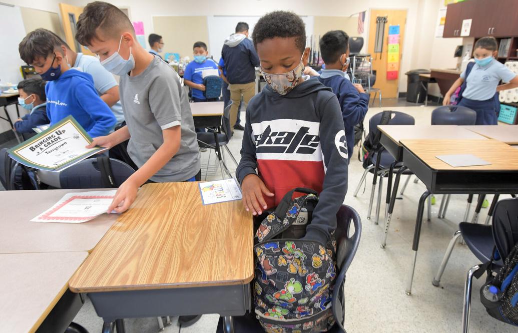 Photos: Students and Teachers Share Emotional Farewells on Last Day of ...