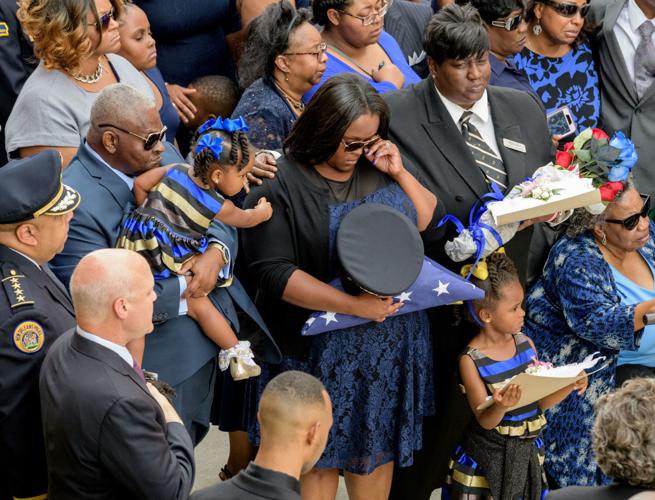 Trial video shows New Orleans police officer stun suspect with Taser ...