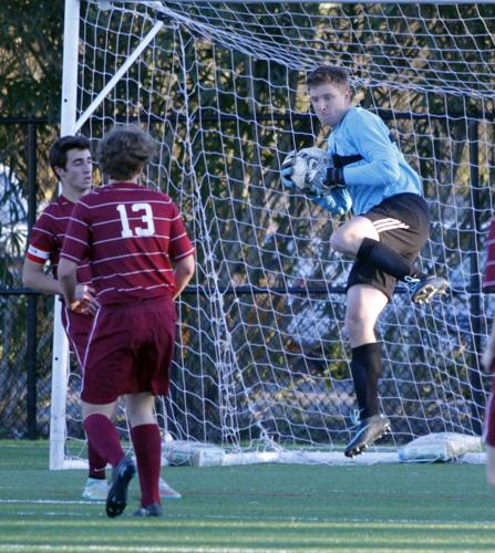 Miles Francis plays through injury, leads Brother Martin by Destrehan ...