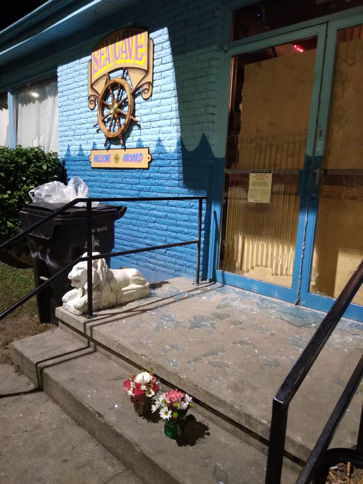 Man accused of locking Sea Cave patrons inside Bywater arcade, smashing ...