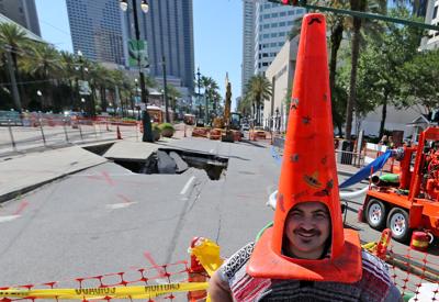 difference between sinkhole and pothole