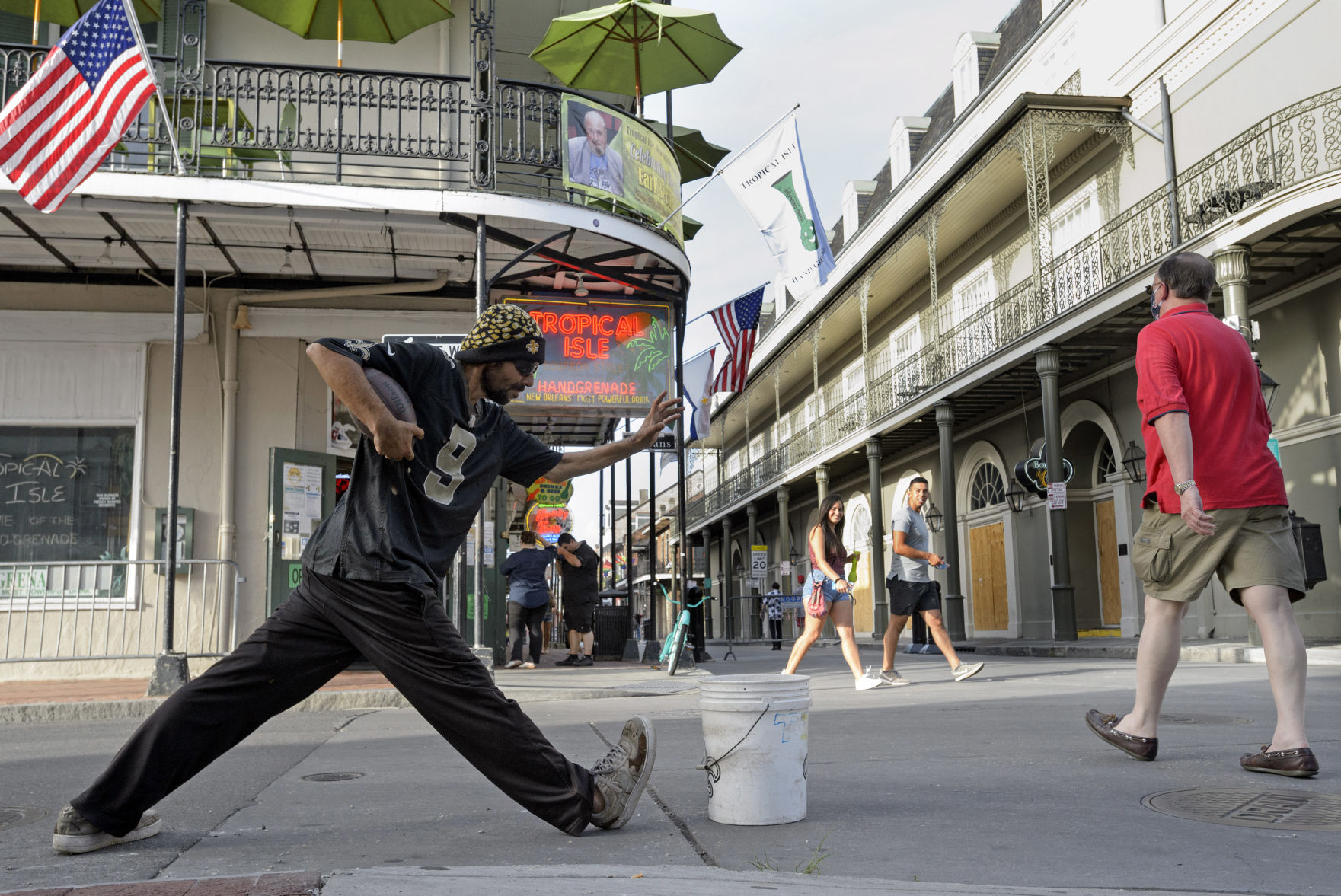 La. police kick street performers off Bourbon for Super Bowl | The ...