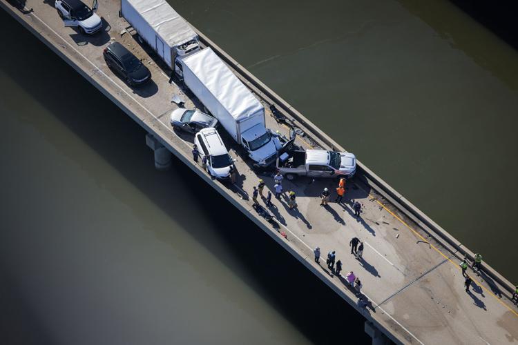 Here's how fog convoys work on Causeway near New Orleans LA | Traffic ...
