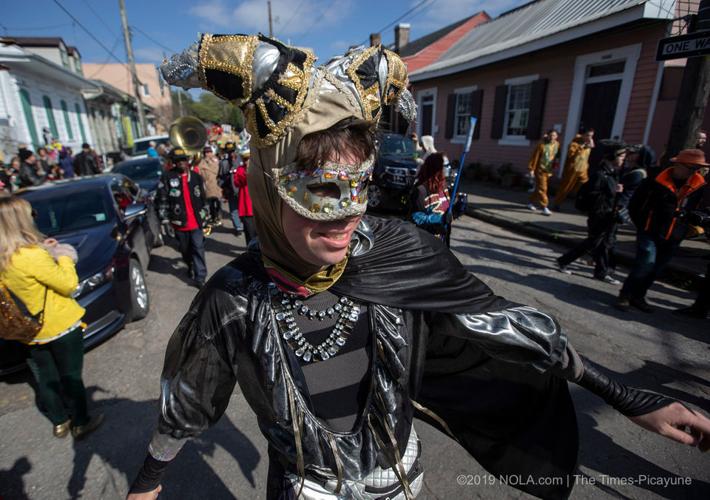 See the krewes of Red Beans and Dead Beans meet on Lundi Gras 2019 ...