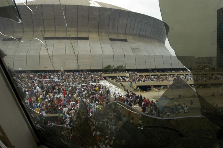More guns, buses, relief roll into New Orleans after Katrina | Katrina ...