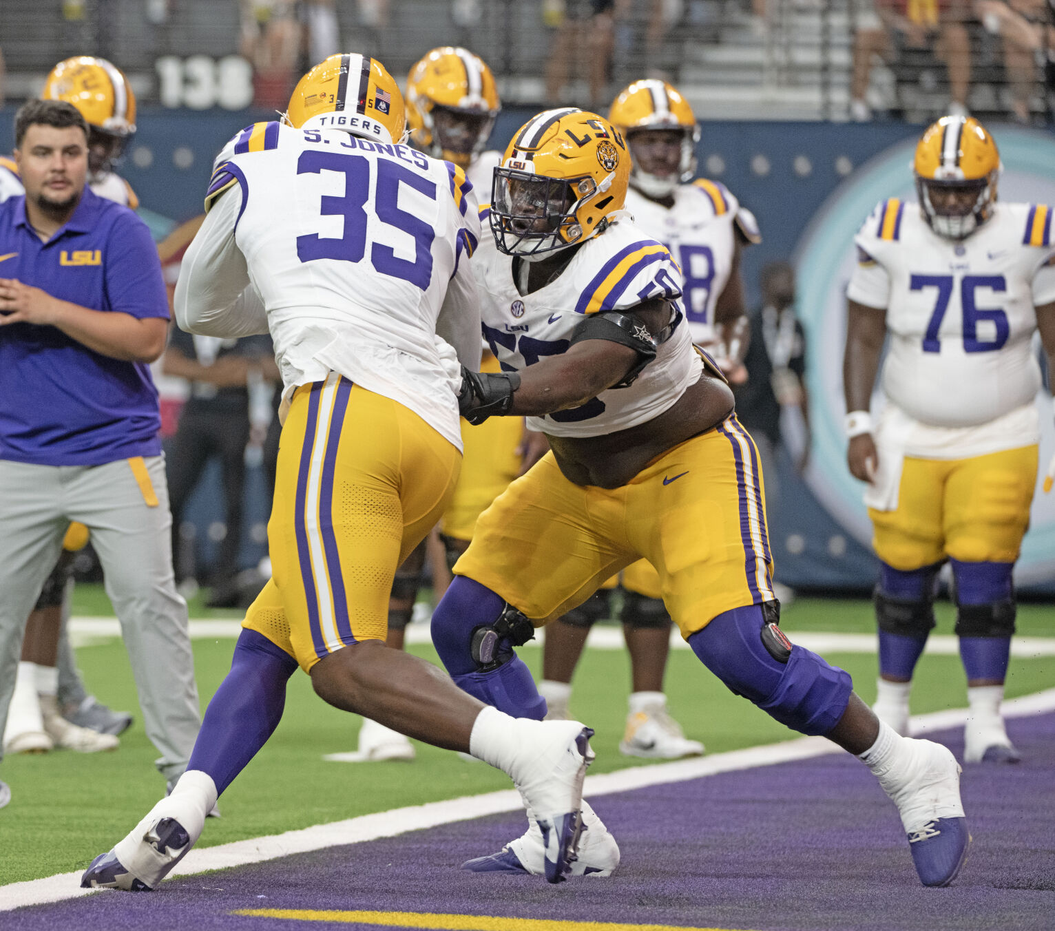 NO.lsufbusc.090224 HS 3227.jpg | | nola.com