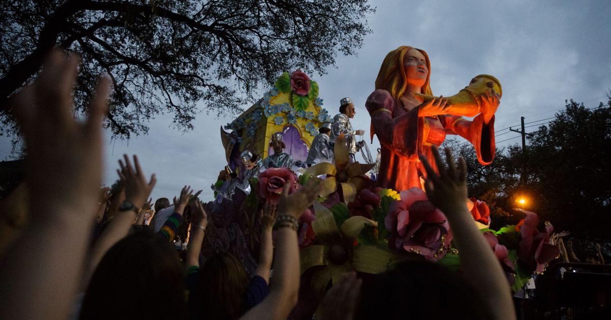 Photos Proteus Quite A Sight Night Before Mardi Gras In New Orleans Mardi Gras