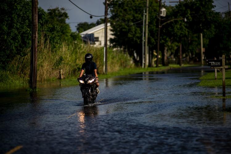 Lafitte begins evacuations as water nears top of town's levees | East ...
