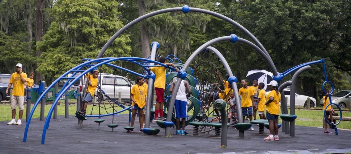 Reunion draws 1,000 Mercadals (and Mercadels) to City Park for food ...