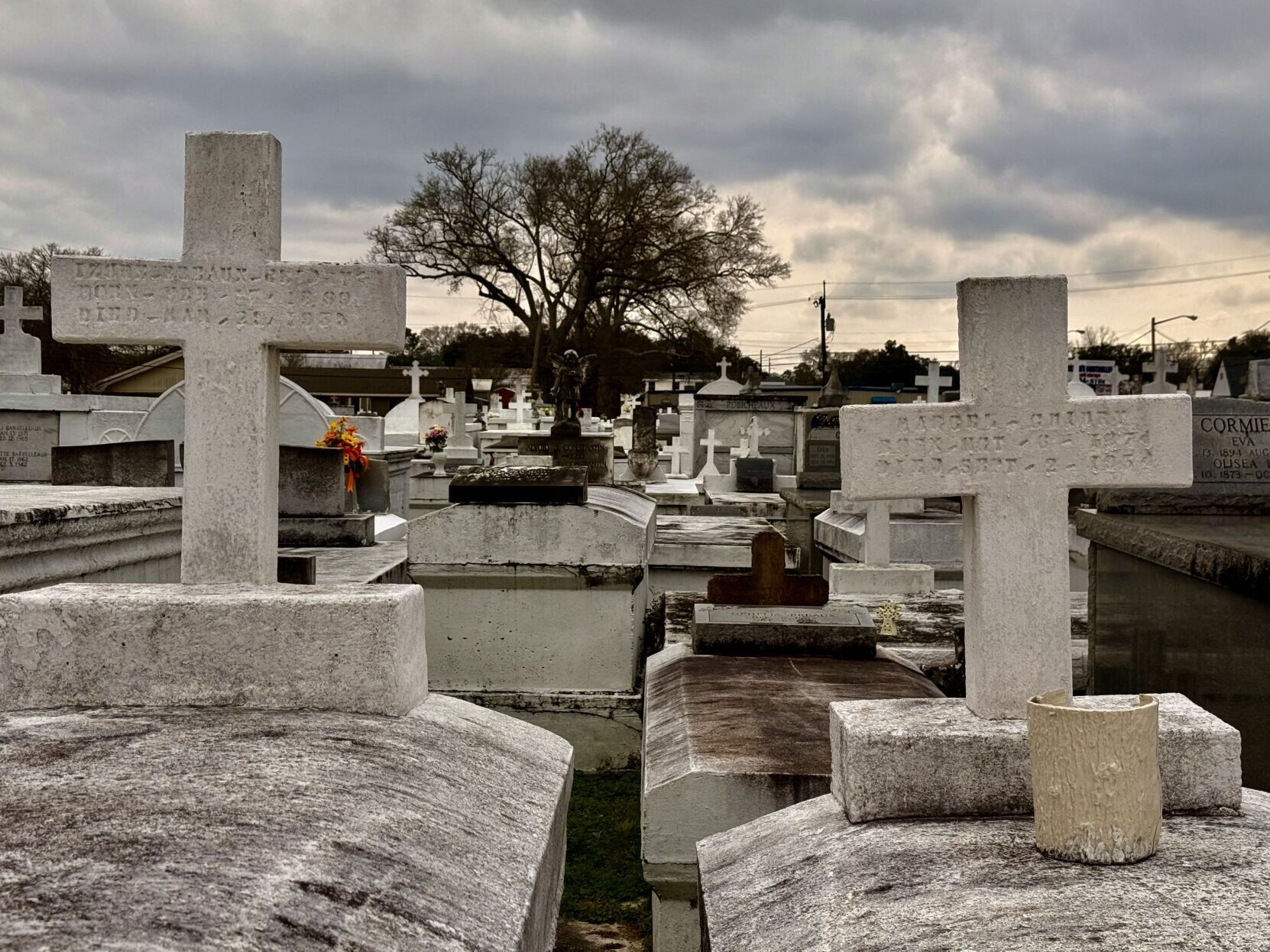 Ripley's recognized Acadiana cemetery for wrong-way graves ...